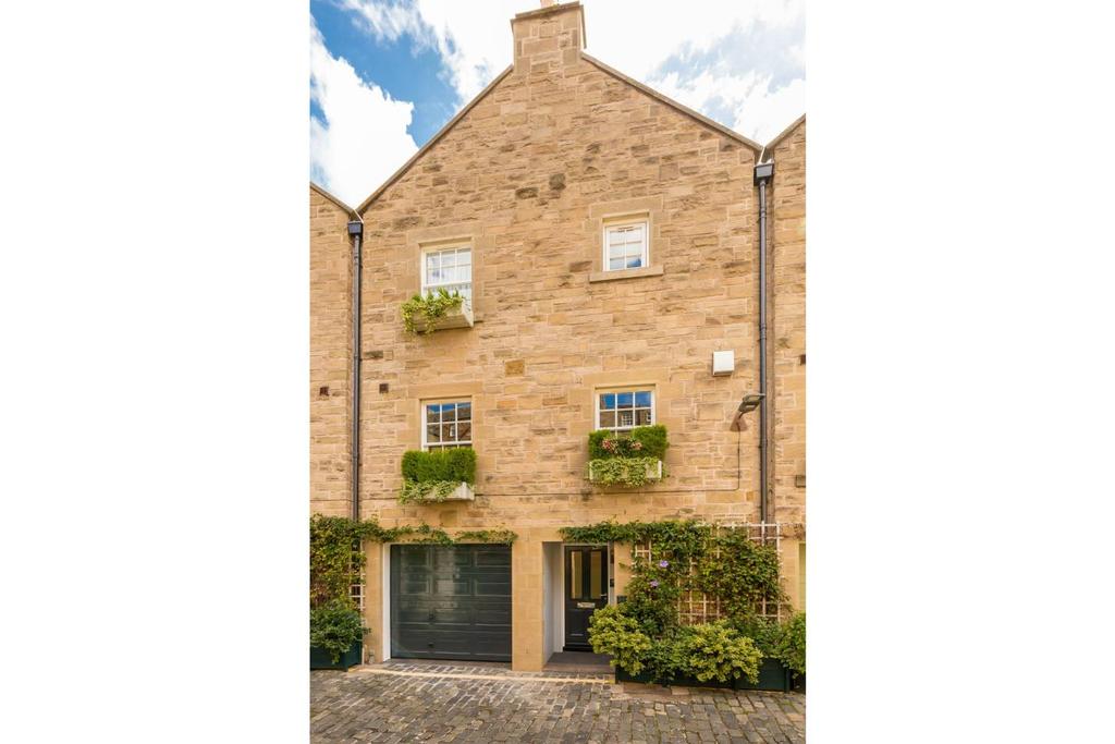 34 Atholl Crescent Lane, West End... 4 bed townhouse - £640,000