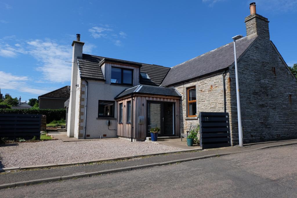 12 Castle Street 4 bed detached house - £270,000