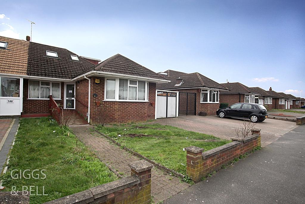 Austin Road, Luton, Bedfordshire, LU3... 3 bed bungalow - £430,000
