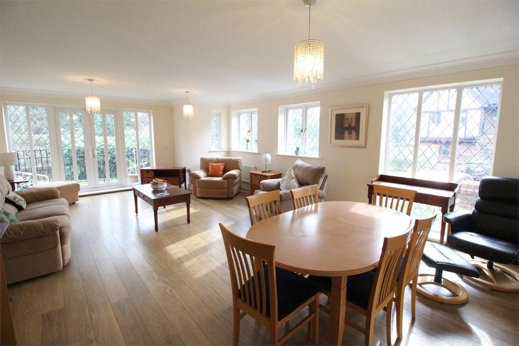 Cherry Tree Way, Stanmore, HA7 2 bed ground floor flat - £1,800 pcm (£ ...