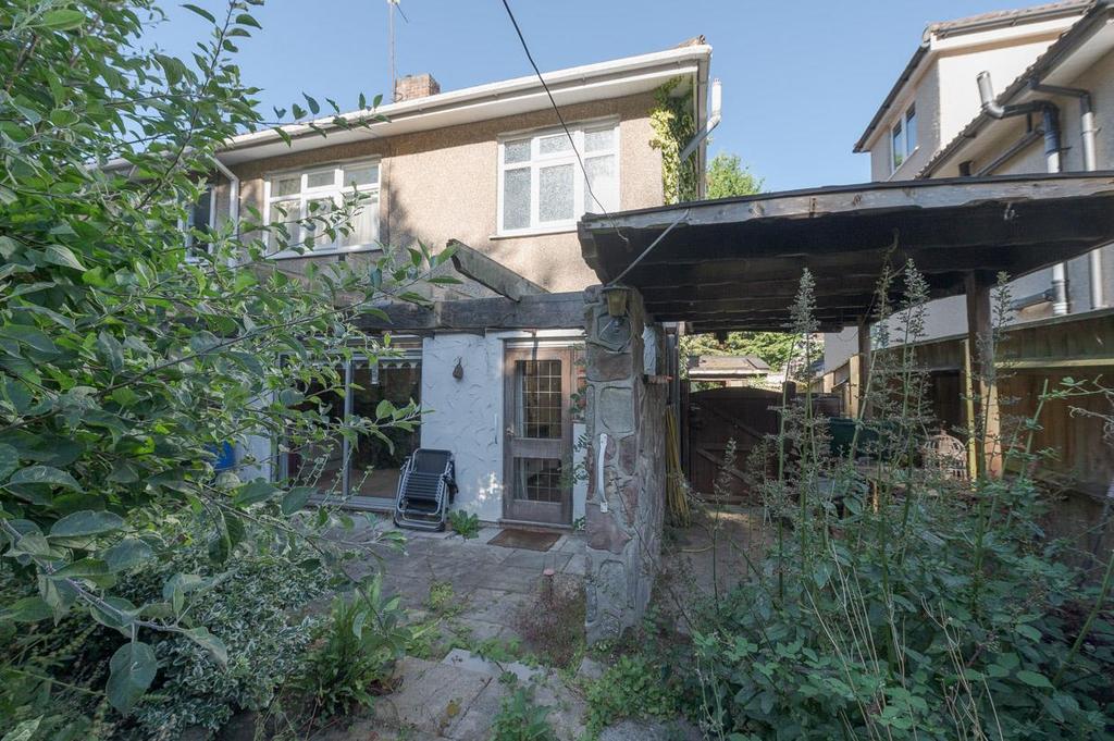 Overndale Road, Downend, Bristol... 3 bed semi-detached house - £430,000