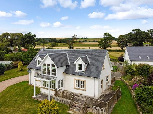 New Fowlis, Crieff PH7 4 bed detached house - £475,000