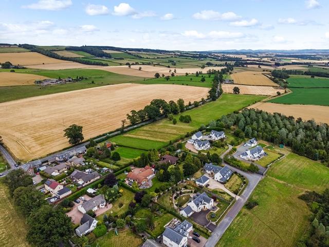 New Fowlis, Crieff PH7 4 bed detached house - £475,000