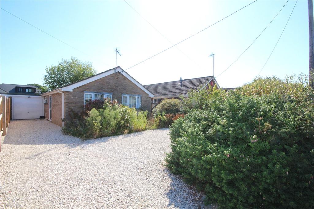 Fieldway, Ringwood, Hampshire, BH24 3 bed bungalow - £400,000