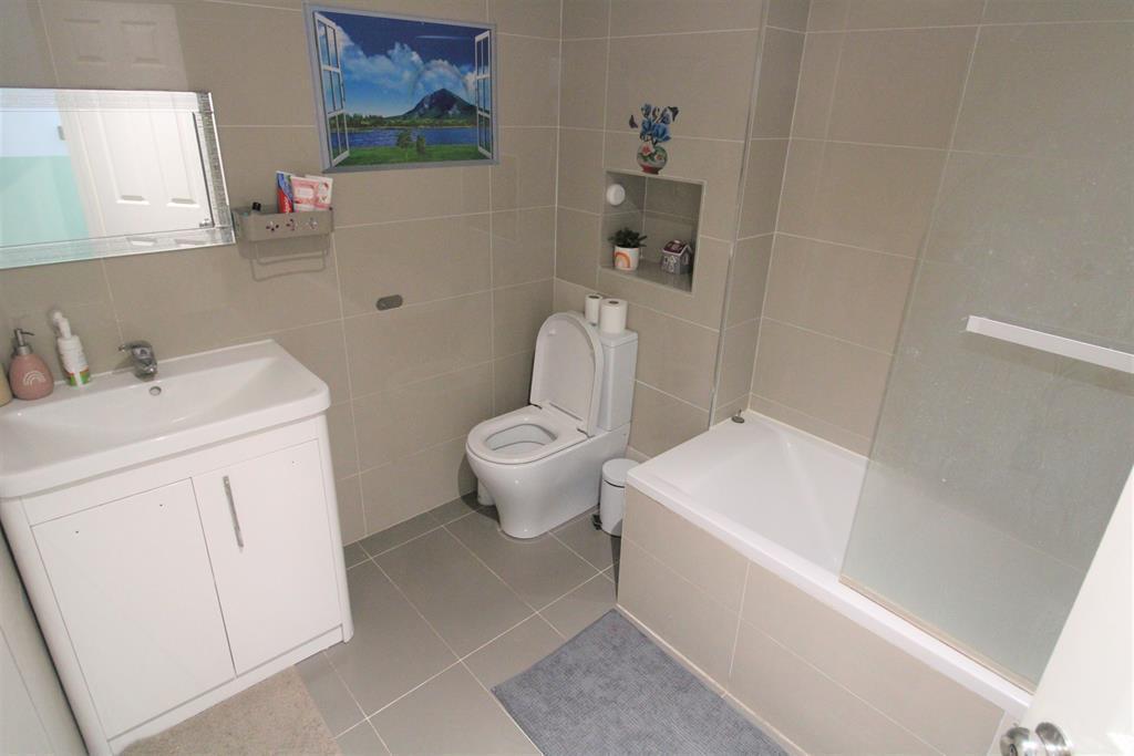 Parkside Avenue, Bexleyheath, DA7 6NU 3 bed terraced house - £350,000