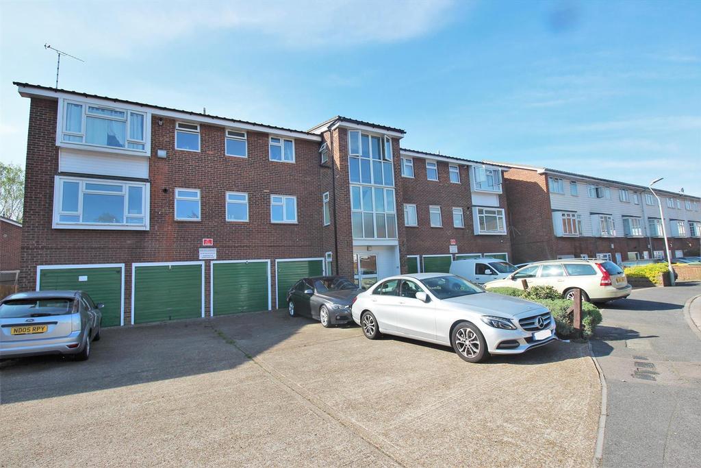 Kinder Close, Thamesmead, London, SE28 8HG 2 bed flat for sale - £235,000