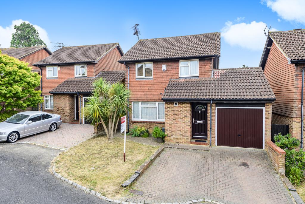 Alloway Close, Woking, GU21 3 bed detached house - £575,000