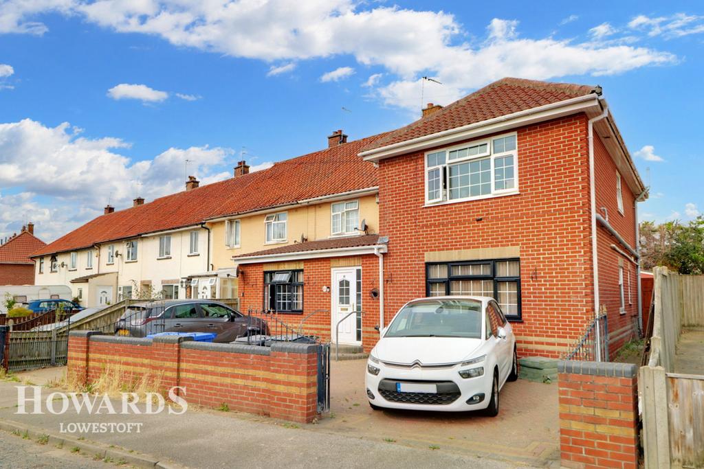 Greenfield Road, Lowestoft 6 bed end of terrace house - £300,000