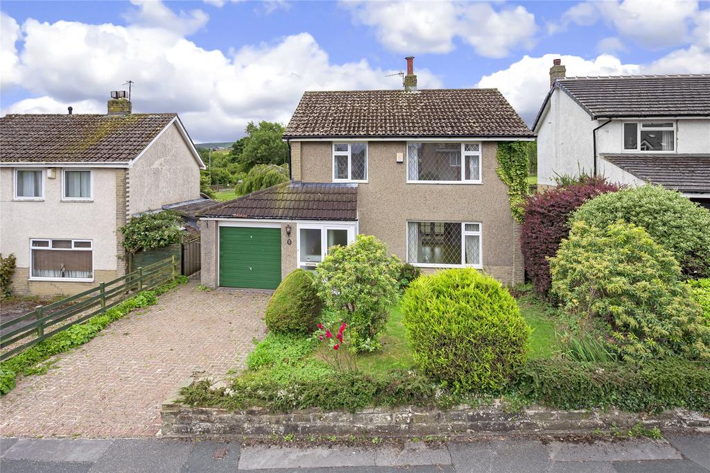 Moor Park Drive, Addingham, Ilkley... 3 bed detached house - £395,000
