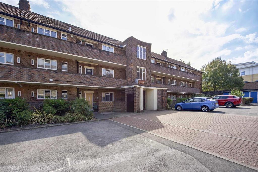 Pembroke House, Toland Square, Putney 3 bed apartment - £350,000