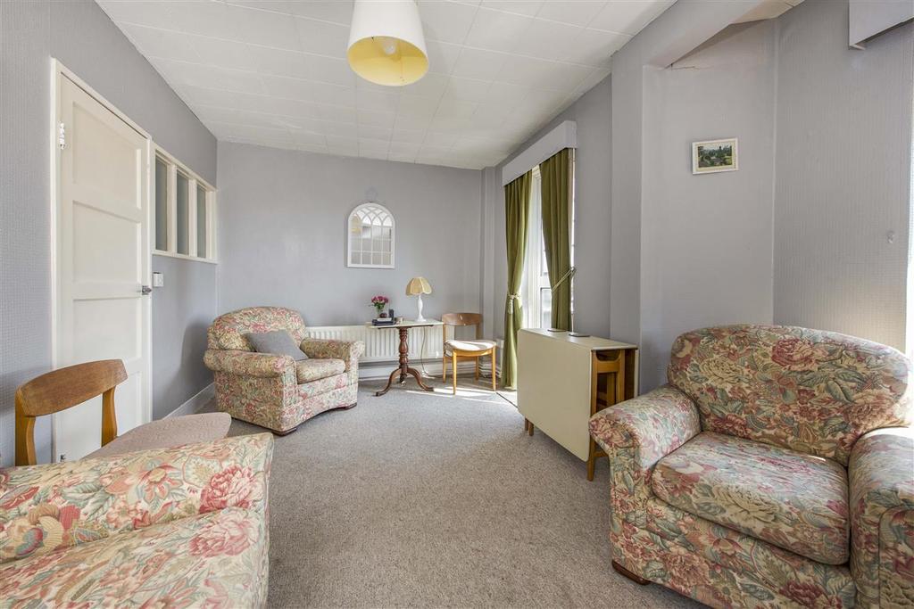 Pembroke House, Toland Square, Putney 3 bed apartment - £350,000