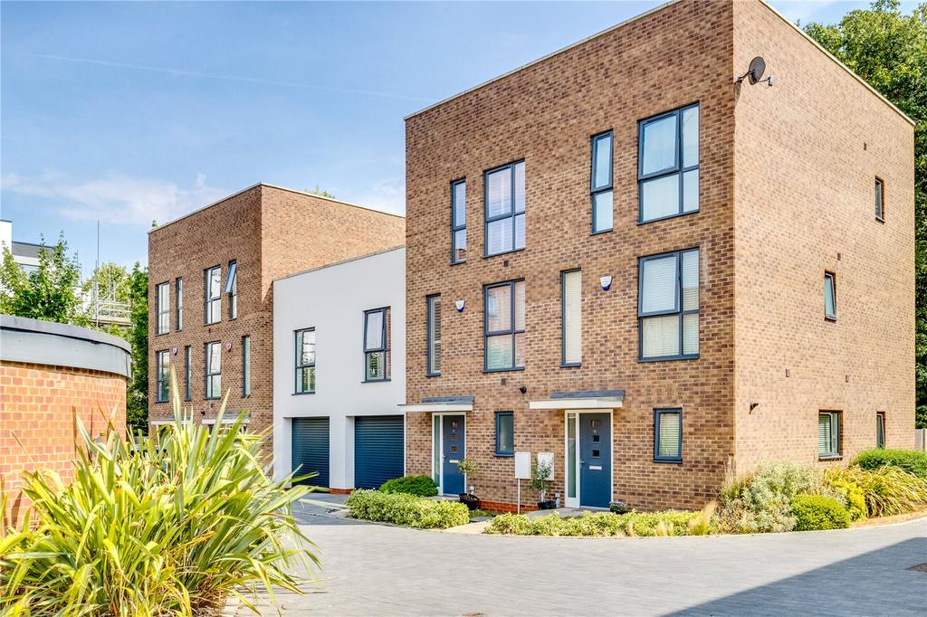 Birkin Court, Welwyn Garden City, Hertfordshire, AL7 4 bed house for ...