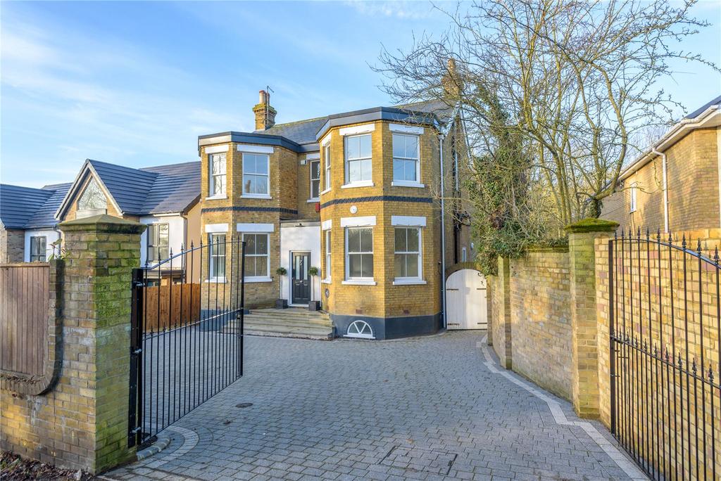 Rayleigh Road, Thundersley, SS7 5 bed detached house - £950,000