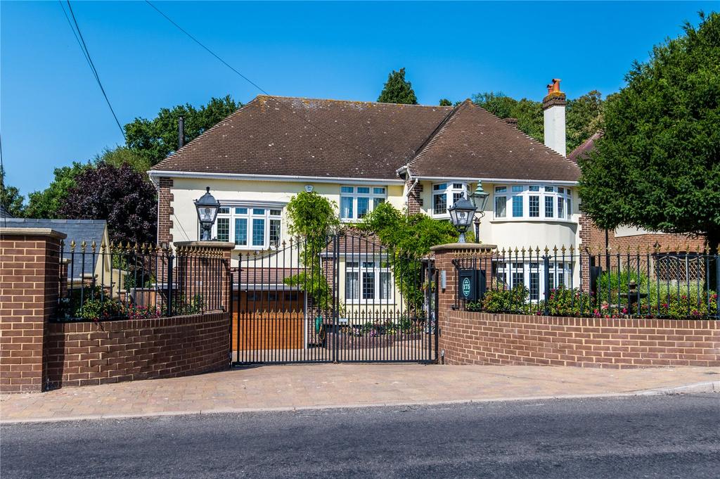 Vicarage Hill, Benfleet, Essex, SS7 4 bed detached house - £1,250,000