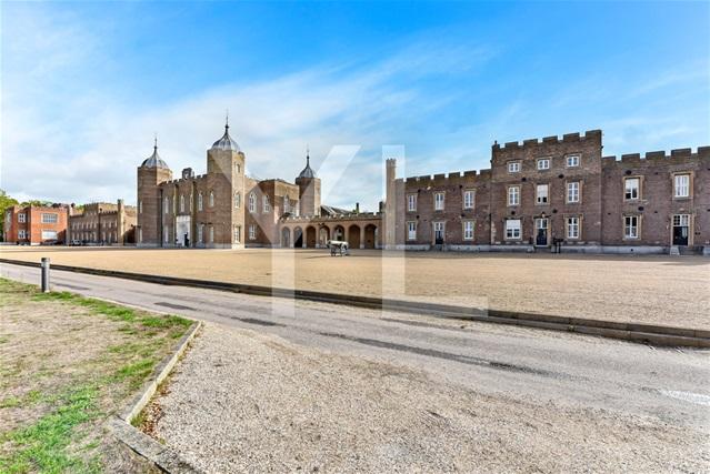 Parade Ground Path, The Academy... 3 bed flat to rent - £3,000 pcm (£ ...
