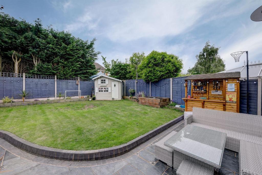 Stoneythorpe Close, Hillfield, Solihull 5 bed semi-detached house - £ ...