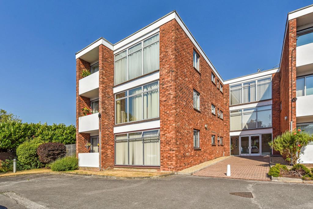 Langstone Court, Langstone 3 bed apartment - £315,000