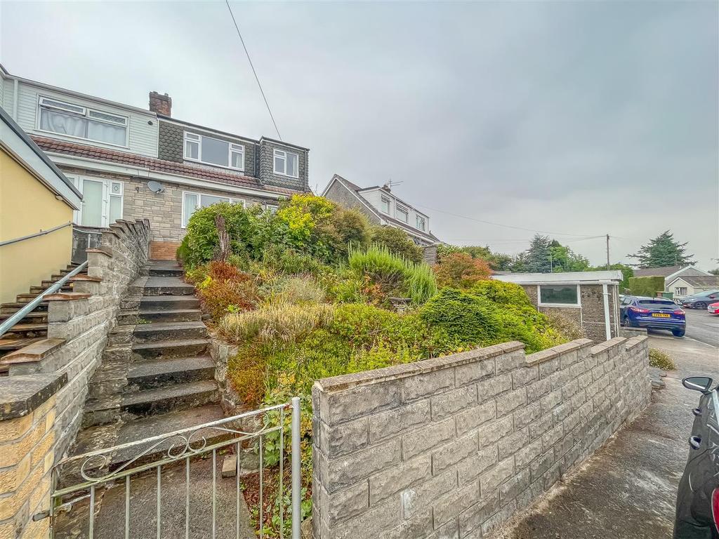 Malvern Close, Risca, Newport 3 bed semi-detached house - £165,000