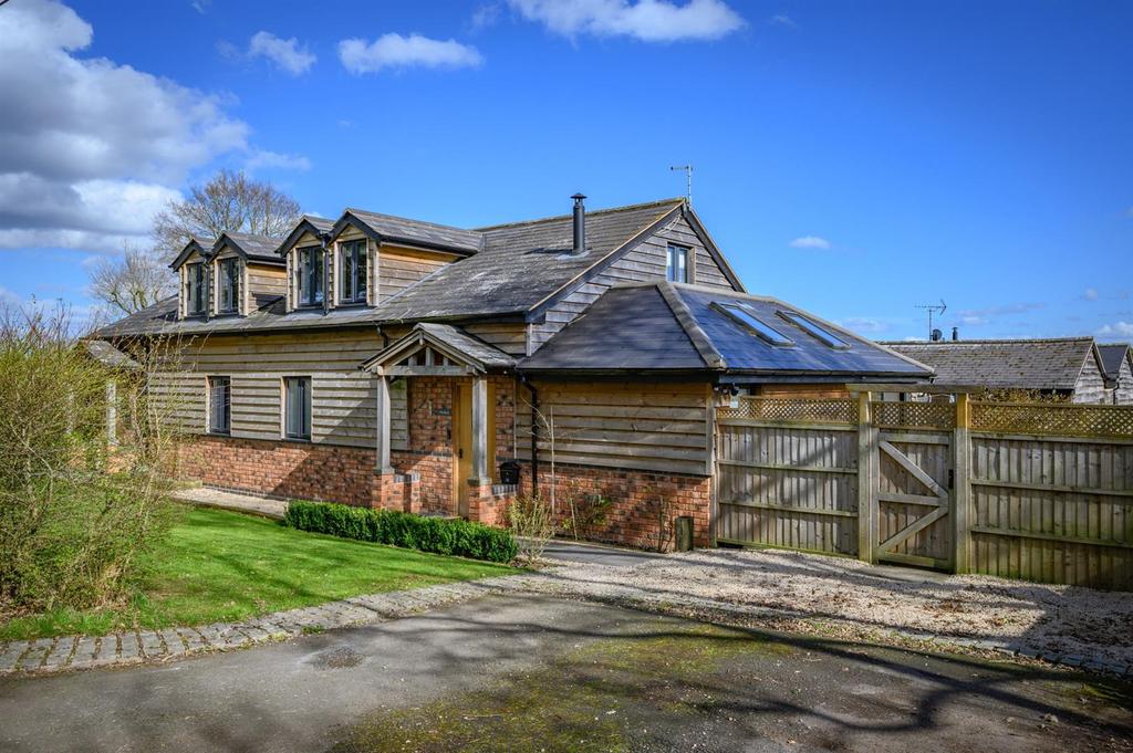 off Oldwich Lane West, Chadwick End... 3 bed barn conversion - £499,950