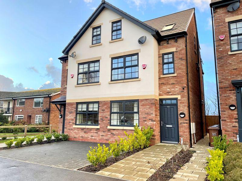 Warren Court Southport 4 Bed Semi Detached House £1 600 Pcm £369 Pw