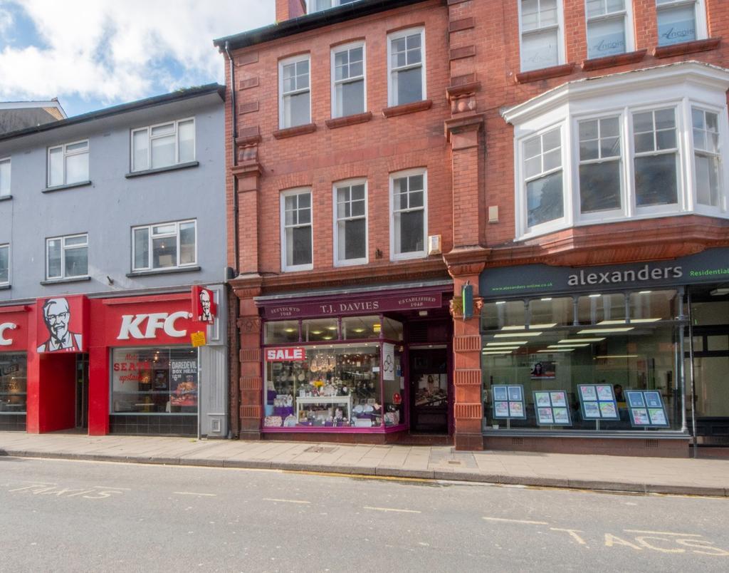 Terrace Road, Aberystwyth... Shop - £1,167 pcm (£269 pw)