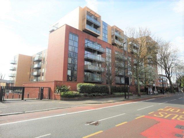 Westgate House, TW7 4DJ 2 bed flat - £350,000