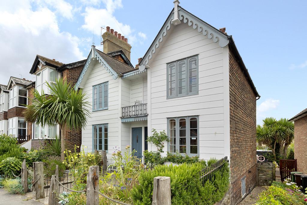 Winchelsea Road, Rye, East Sussex... 3 bed semi-detached house - £399,950