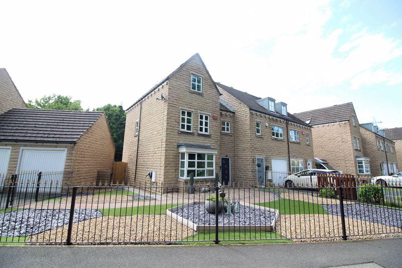 Copley Drive, Copley, Halifax 4 bed townhouse - £330,000