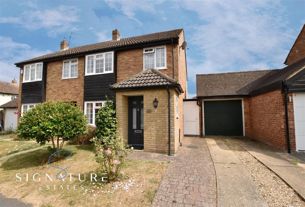 Pembridge Road, Bovingdon, Hemel... 3 bed semi-detached house - £535,000