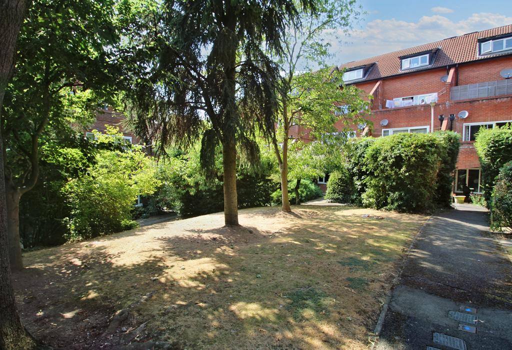 Cumbrian Way, Uxbridge, Middlesex 1 bed apartment - £262,500