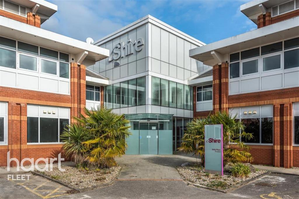 Lime Tree Way 2 bed flat - £1,150 pcm (£265 pw)