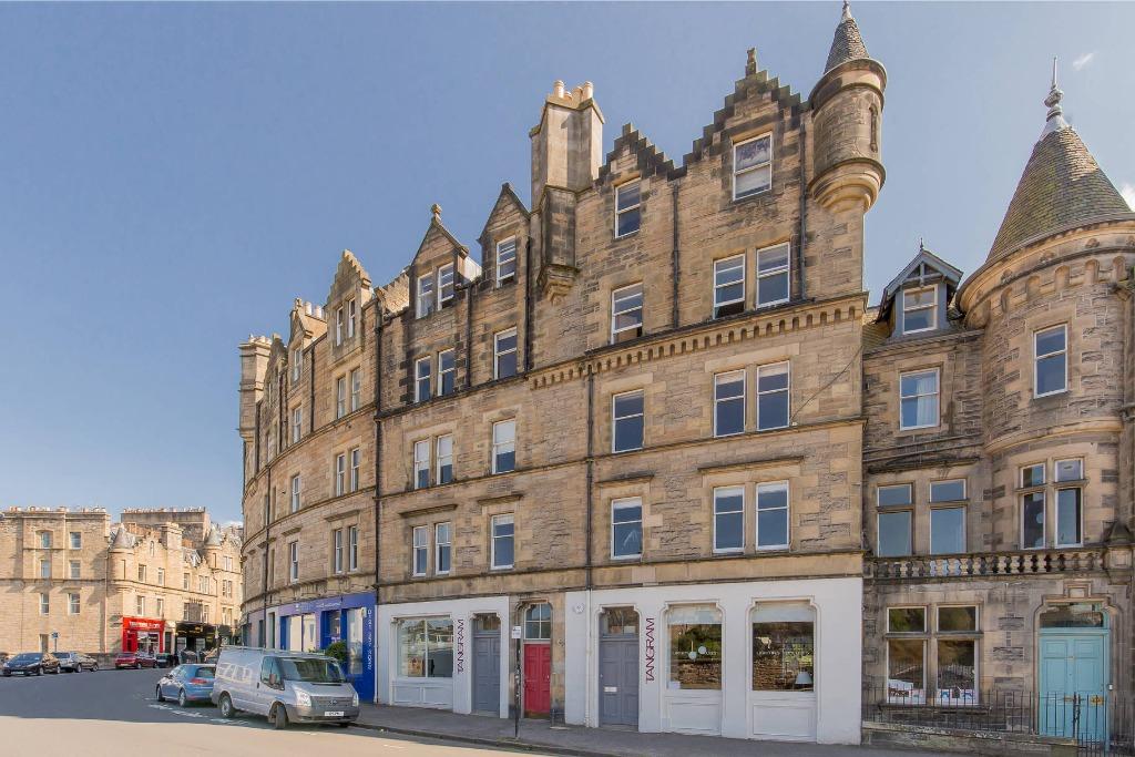 Jeffrey Street, Old Town, Edinburgh, EH1 2 bed flat - £1,400 pcm (£323 pw)
