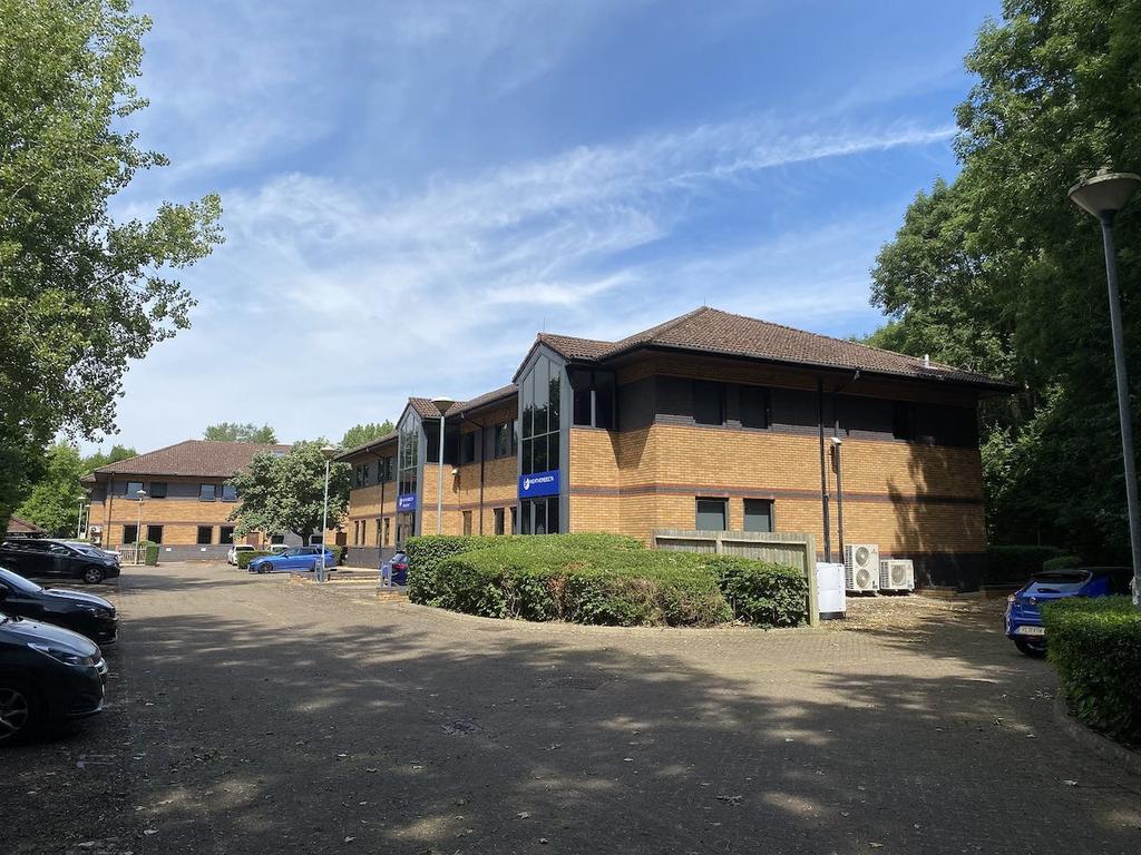 9 & 10 Somerville Court, Banbury... Office - £4,125 pcm (£952 pw)