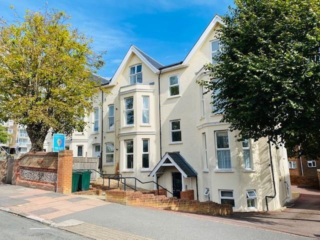 Moat Croft Road, Eastbourne BN21 2 bed flat - £850 pcm (£196 pw)