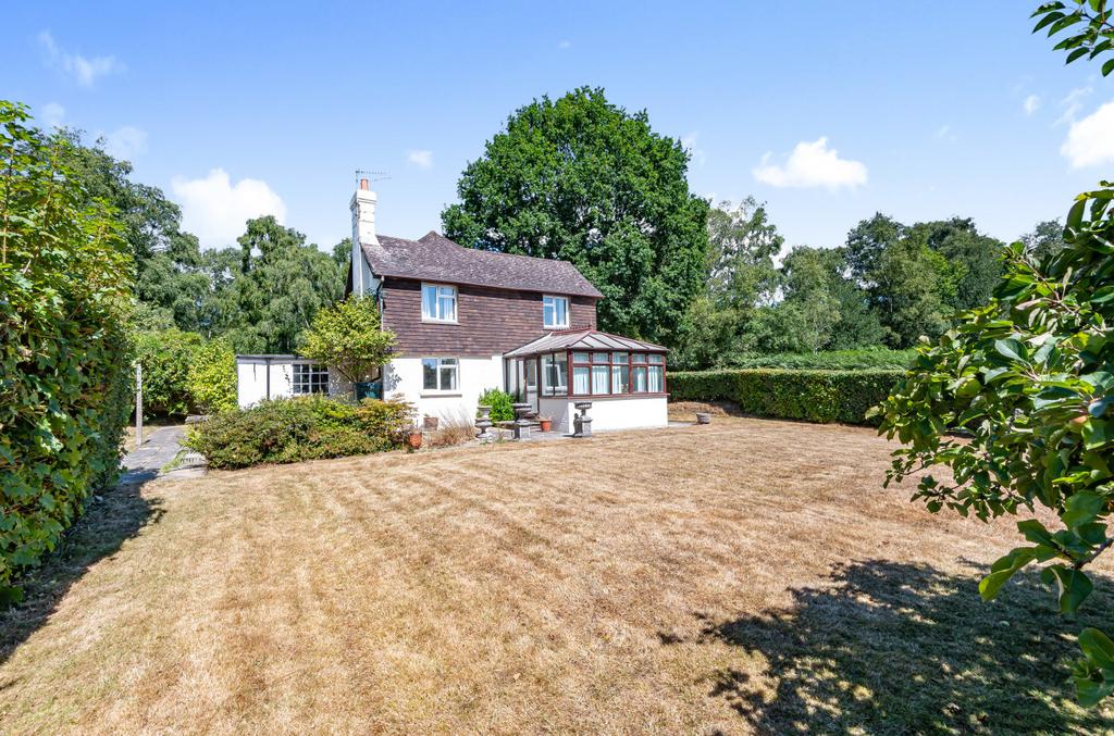Crowborough Road Nutley Uckfield 3 Bed Detached House £850 000