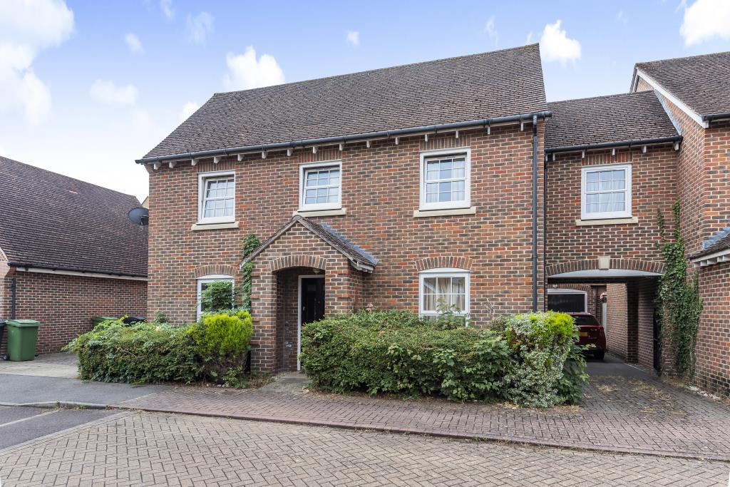 Basingstoke, Hampshire, RG27 4 bed link detached house - £600,000