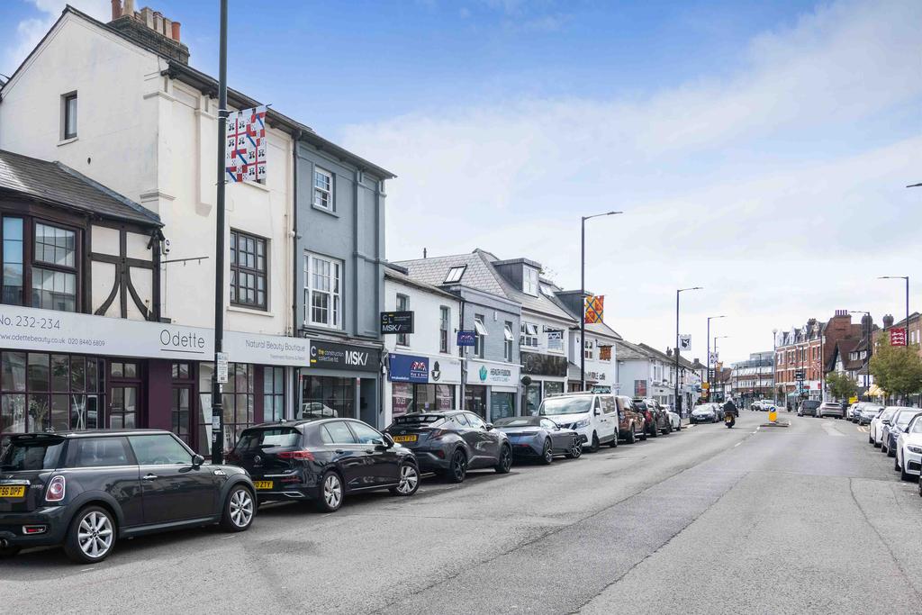 High Street, Barnet EN5 Studio - £1,100 pcm (£254 pw)