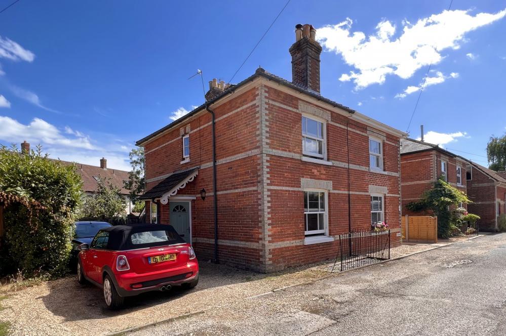 Nursery Road, Ringwood, BH24 1NF 2 bed semi-detached house - £400,000