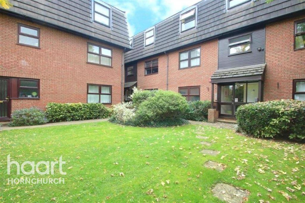 Diamond Court, RM11 1 bed flat - £1,100 pcm (£254 pw)