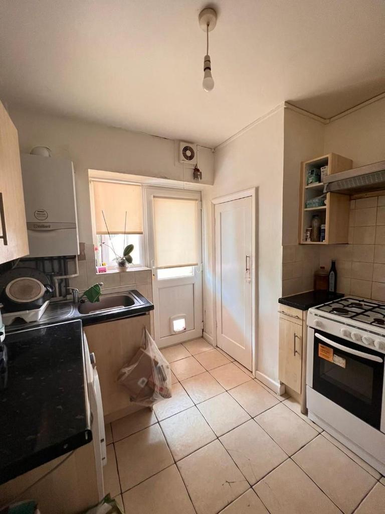 Chinbrook Road, London 2 bed flat - £1,450 pcm (£335 pw)