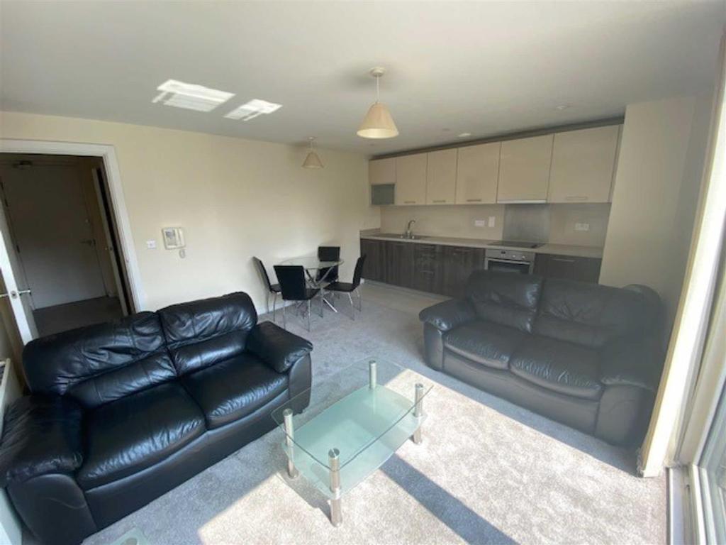 Spectrum, Block 12 Blackfriars Road... 2 bed flat - £1,050 pcm (£242 pw)