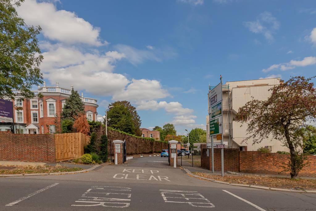 Parson Street, London, NW4 2 bed apartment - £365,000