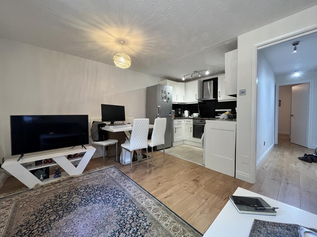 Vicars Bridge Close, London, HA0 1 bed flat - £1,582 pcm (£365 pw)