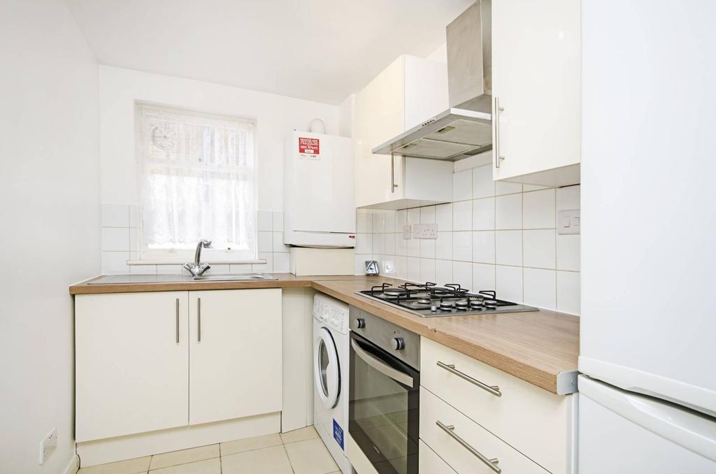 Sutton Square, Hackney, London, E9 2 bed flat - £2,800 pcm (£646 pw)
