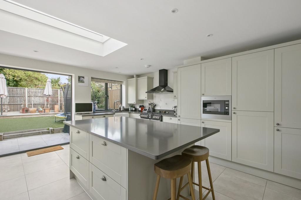 Swaby Road, London, SW18 4 bed terraced house - £3,800 pcm (£877 pw)