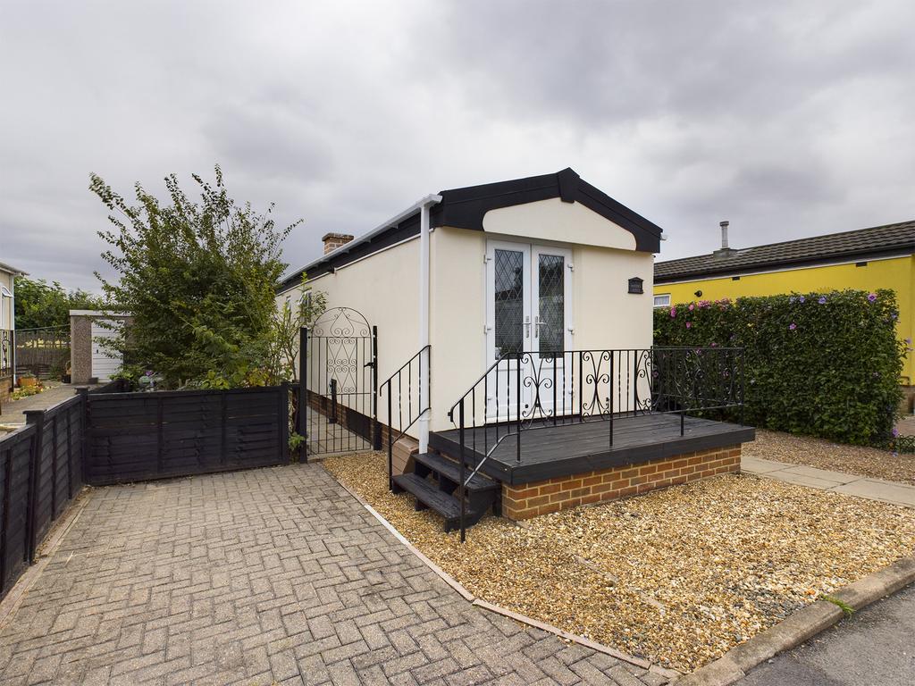 Western Avenue, Penton Park... 1 bed park home - £155,000