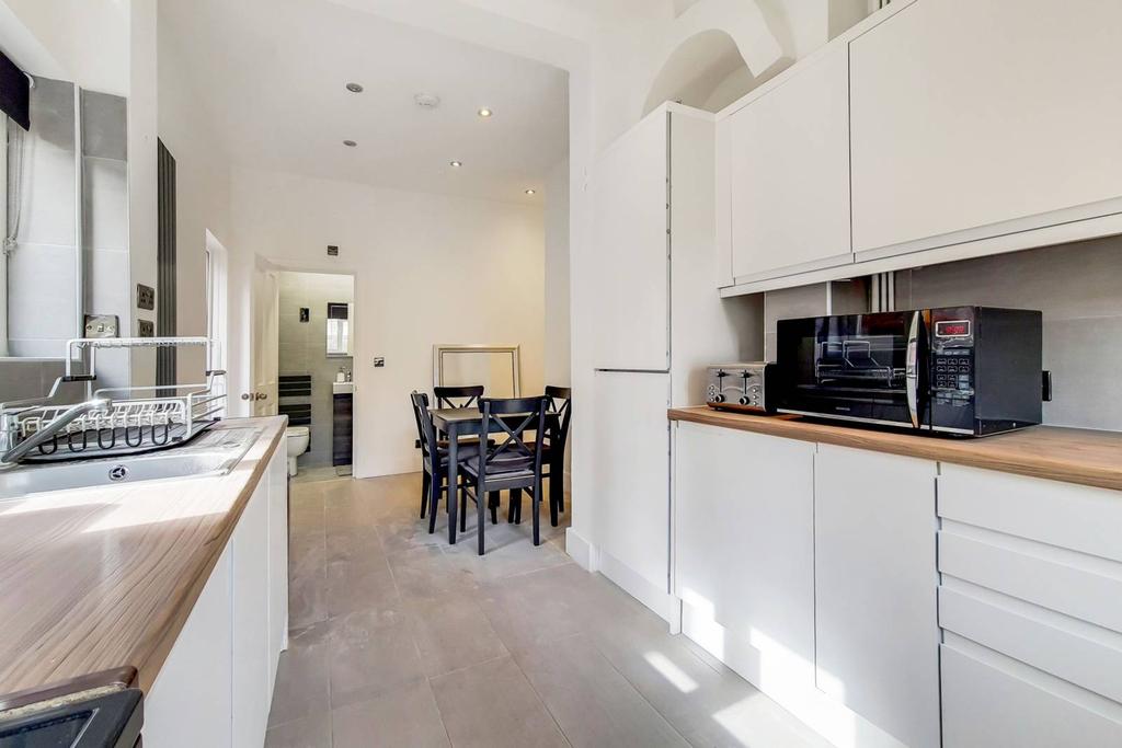Whitehall Road, Harrow, HA1 4 bed semi-detached house - £3,850 pcm (£ ...