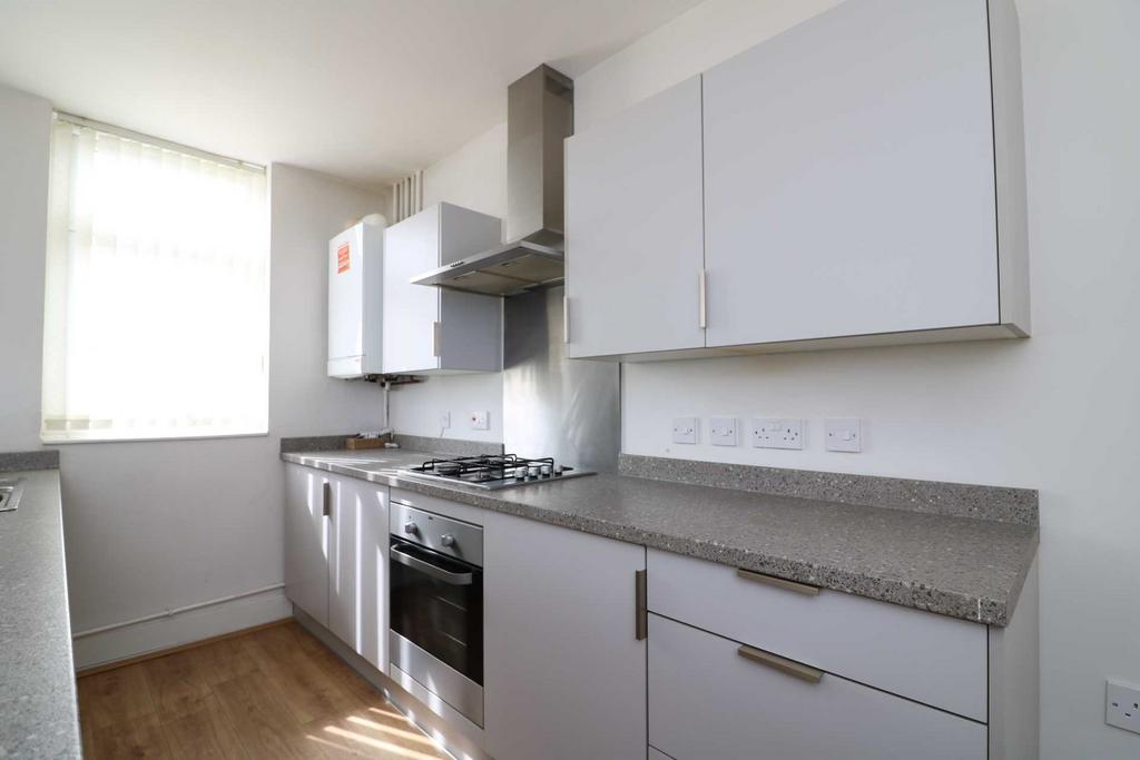 Westway, Maghull 2 bed apartment - £675 pcm (£156 pw)