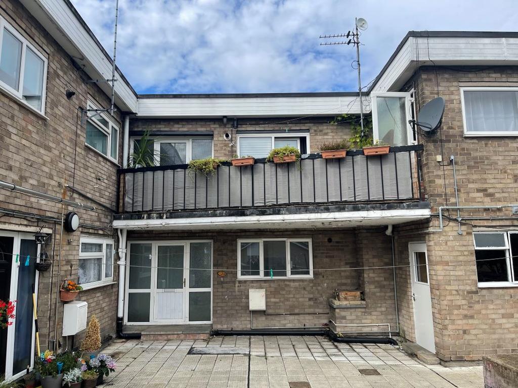 32 Goodwin Parade, Hull, North... 3 bed apartment - £56,500