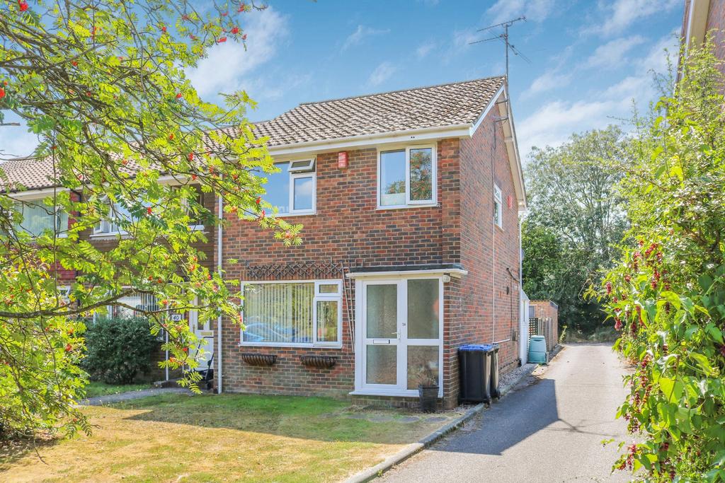 By Sunte, Lindfield, RH16 3 bed house - £400,000